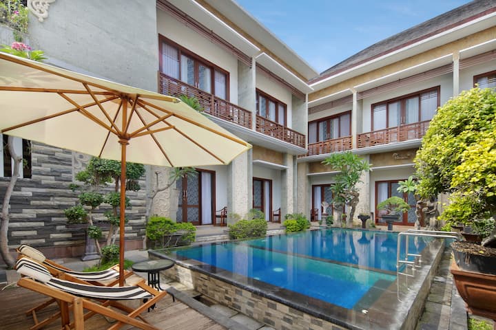 Cozy Room Pool View In Kuta - Kuta