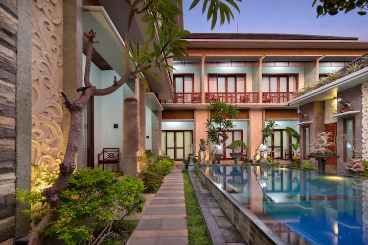 Cozy Pool Side Room In Kuta - Kuta