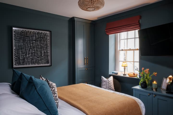 The Courtyard, Pet-friendly - Cheltenham