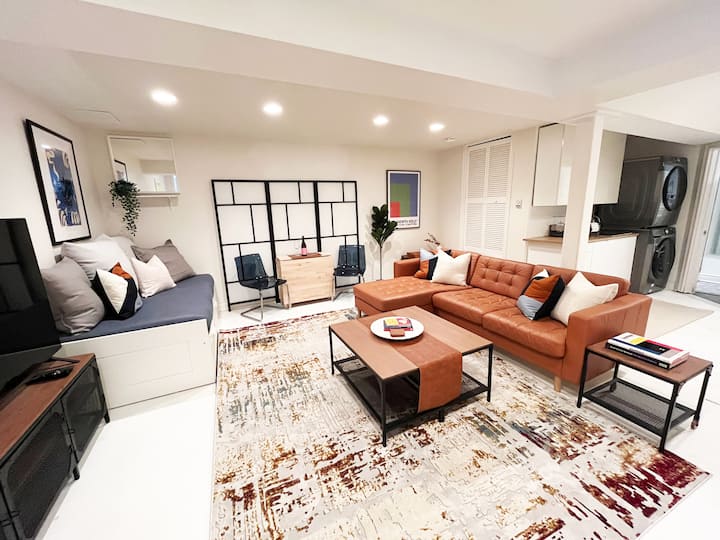 Bright & Modern Private Suite W/separate Entrance - Toronto