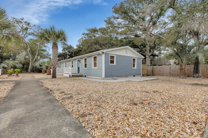 Entire Duplex: 6 Bed, 2 Bath - Oak Island, NC