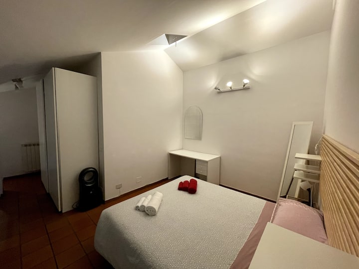 Cleo Rosa - Ancona, Italia