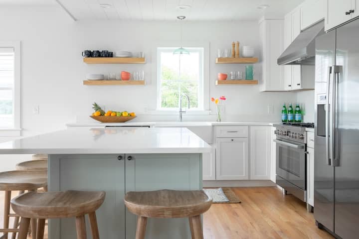 Big + Bright | Walk To Beach | Ocean Views - Rhode Island