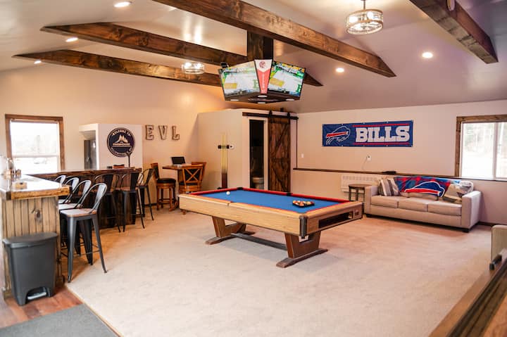 The Farmhouse With Hot Tub & Game Room! - Ellicottville, NY