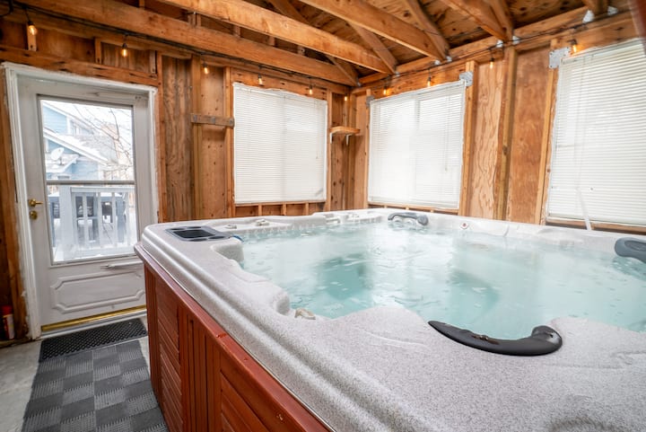 Co7. (House) Hot Tub/game Room/85" Tv/fast Wifi - Westminster, CO