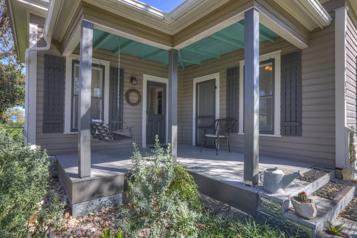 Austin Haus-firepit-4mins To Downtown - Fredericksburg, TX