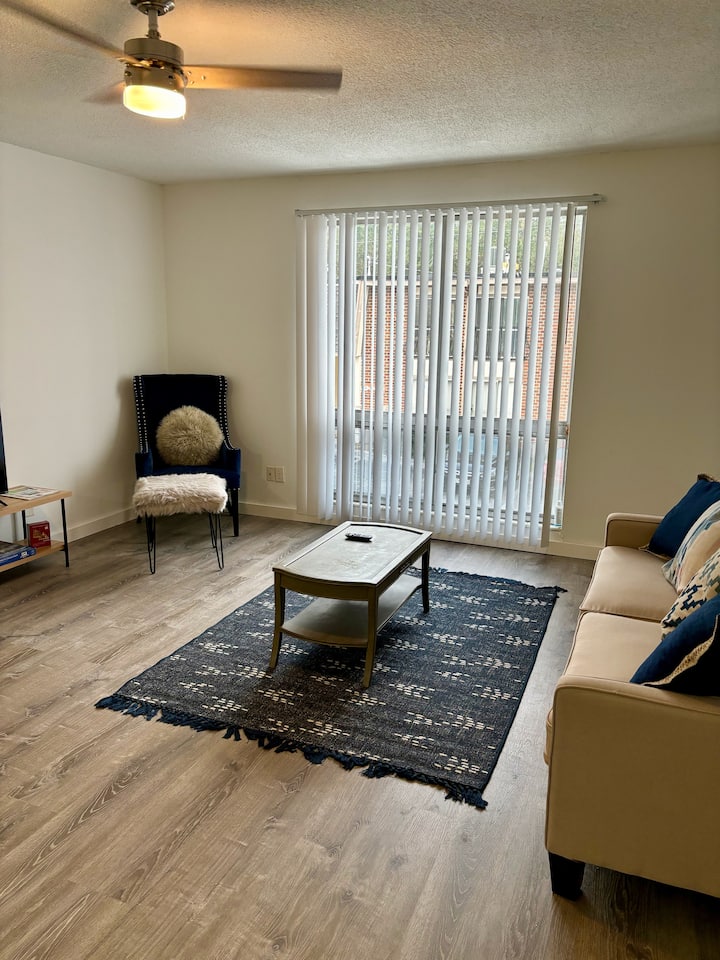 Entire 2-bedroom Condo. Walk To Uf/shands/vet! - ゲインズビル, FL