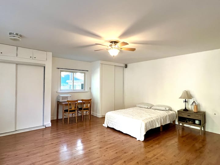 Studio With Private Entrance - Monrovia, CA
