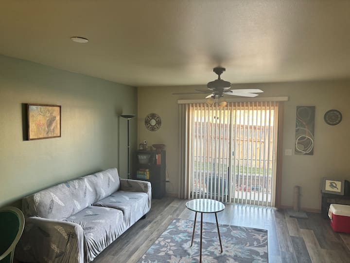 Nice Comfortable Bedroom Shared Bathroom - Billings, MT