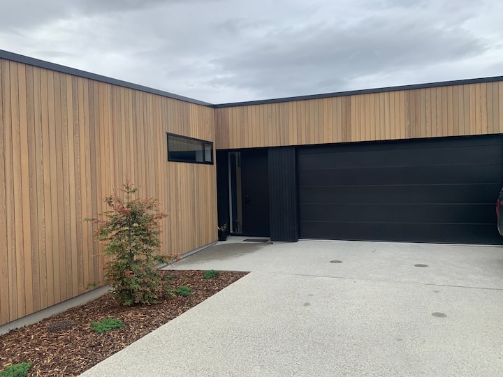 3 Bedroom Separate Tv Room. - Wanaka