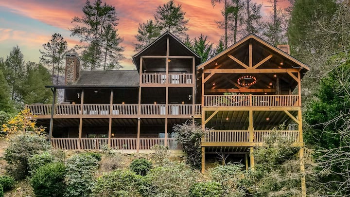 Trout Tales Riverfront Lodge-deckedout|hottub|dog - Ellijay