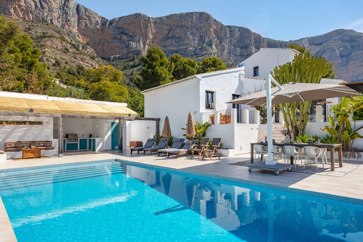 Verwarmd Zwembad + En Suite Badkamer - Jávea