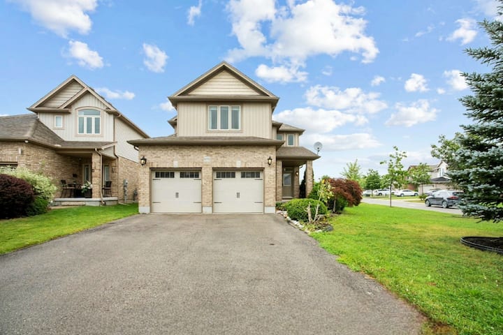 Spacious 5 Bedroom Home In London - London, ON, Canada