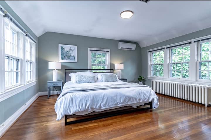 Highlands Carriage-2 Primary King Suites - Louisville, KY