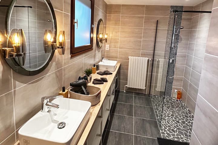 Maison Spacieuse Stationnement Privatif 3 Chambres - Grenoble