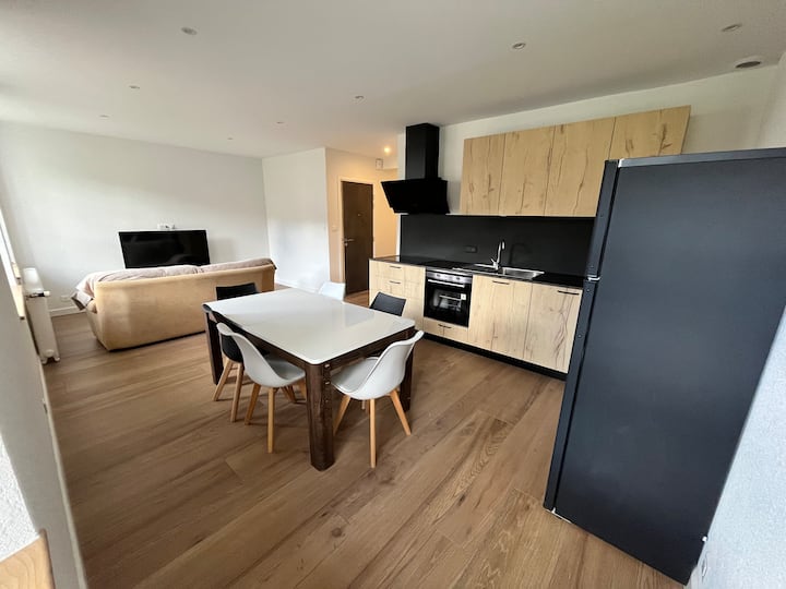 Le N°9, 10 Min De La Suisse - Les Breuleux