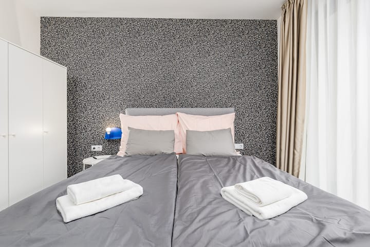 Center, Balcony, Newly Built, A/c, Free Garage - Budapeste