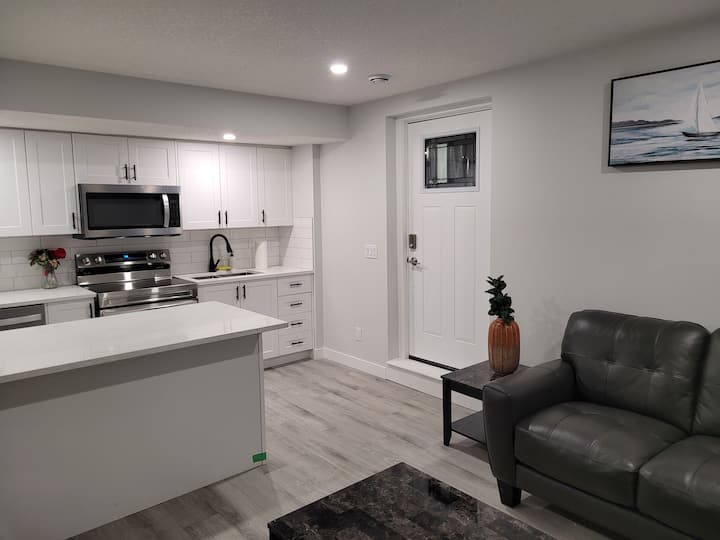 Cozy Guest Suite In Airdrie
2 Queen Beds - Airdrie
