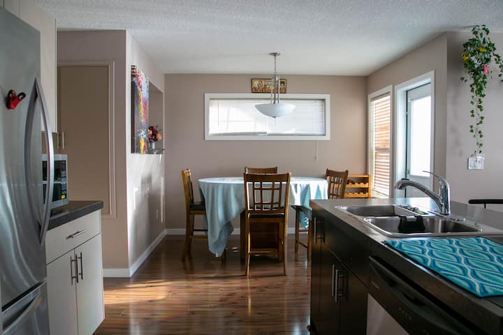 Luxury Suite In Harbour Landing W/ Private Parking - Regina