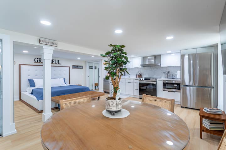 Luxe Provincial Style Studio W/ Patio & Parking - ロング・アイランド島, NY