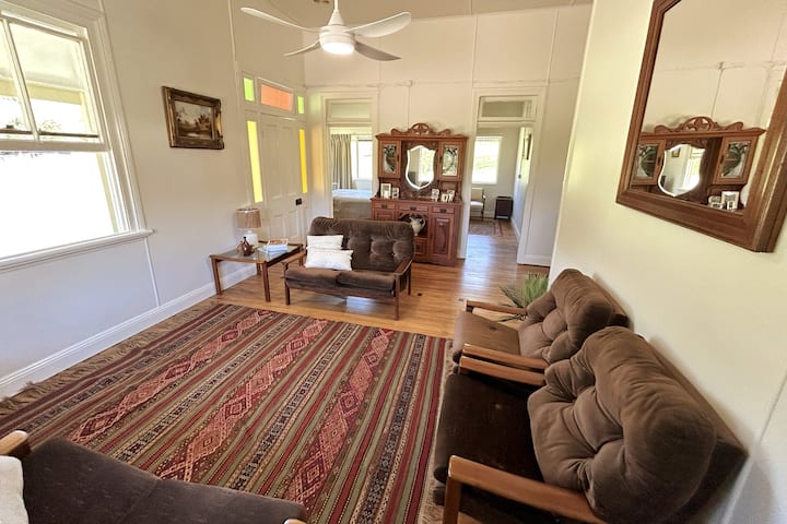 Crystal Creek Park Farmhouse - Springbrook