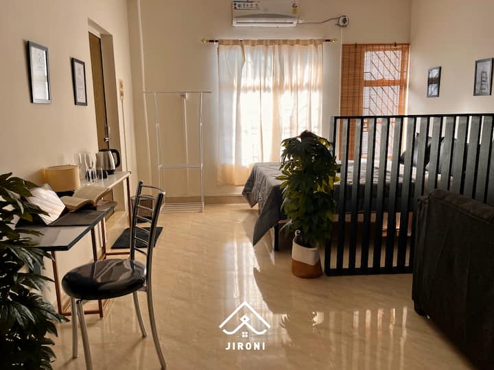 Jironi Room(4)-modern+minimal Stay In A 6 Bhk - Guwahati