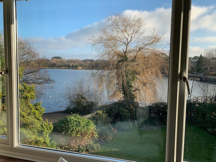 Home With Stunning Pond Views - Petersfield