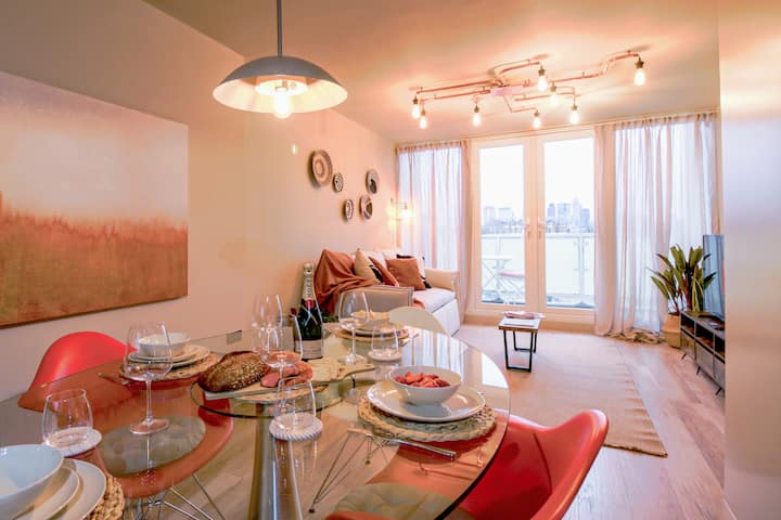 2-bed 2-bathroom Apt, Contractors, City Views - Londra