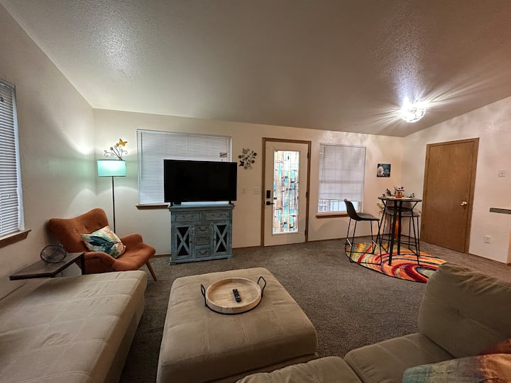 Retro Oasis • Ms. Pac-man • 2br • Parking • Boise - Boise, ID