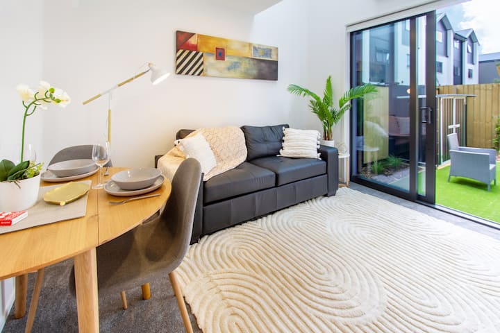 Botanic Bliss Bungalow: 1 Bed Loft - Christchurch
