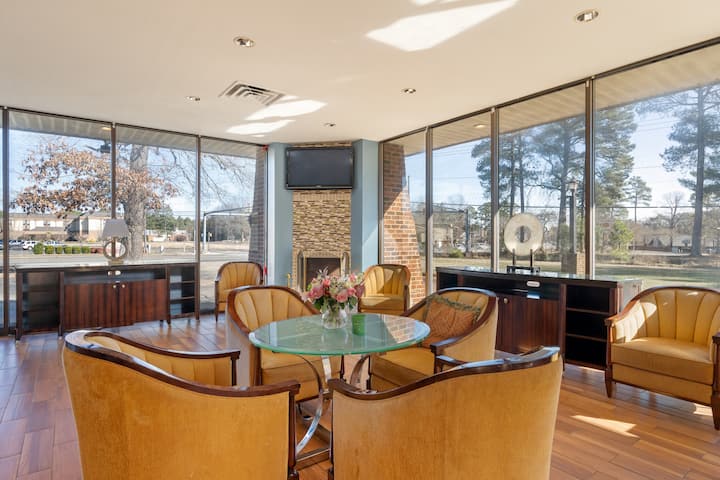 Williamsburg Suites | Historic Hideout Haven - Williamsburg, VA