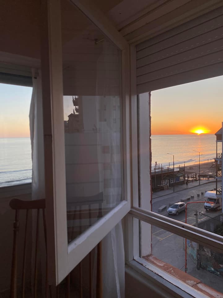 Depto. Céntrico - Vista Al Mar - 4 Ambientes - Argentina