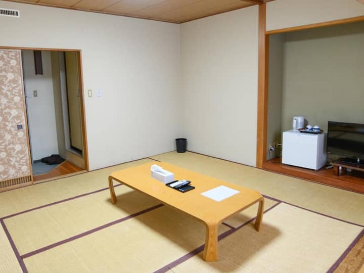 【小樽】スキー場まで車で1分!旅房はなえみ/和室10畳/4名迄 - Otaru