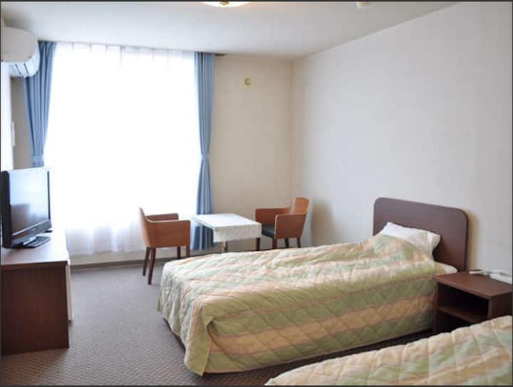 【小樽】スキー場まで車で1分！旅房はなえみ/洋室 ツインルーム/2名迄 - Otaru