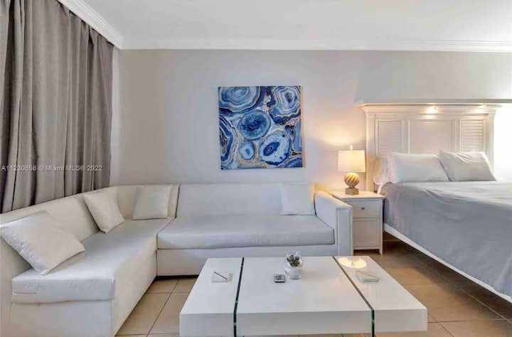 Depto  Luminoso Sobre Playa - Sunny Isles Beach, FL