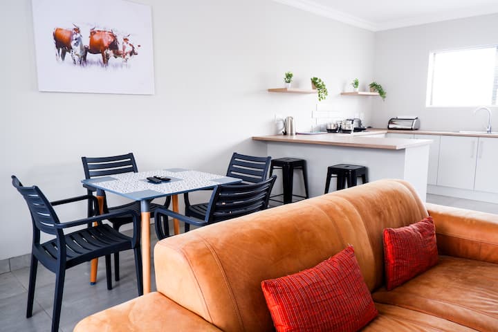 2 Bedroom Near Kingswood Estate - Unit 2 - George