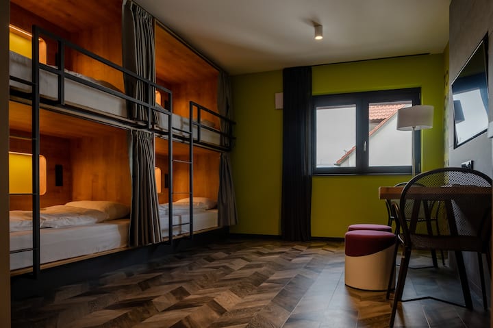 Familienzimmer Mit 2 Stockbetten - München