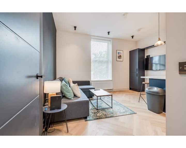 5 Min Walk To Queens, Botanic 2 Bed, Free Parking - Belfast