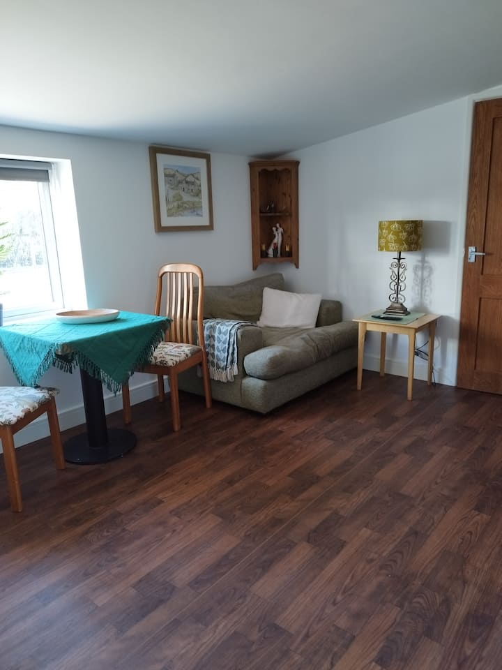 Two Birds Weekly Stay - Malmesbury