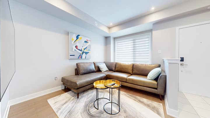 Spacious 5 Bedroom/5 Bath Townhouse - Toronto, ON