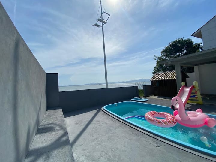 Casa C/ Psicina Beiramar Cacupé - Florianópolis