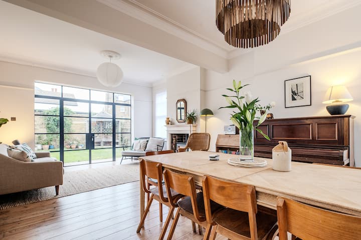 Spacious Edwardian 5-bed House, Steps From Beach - Broadstairs