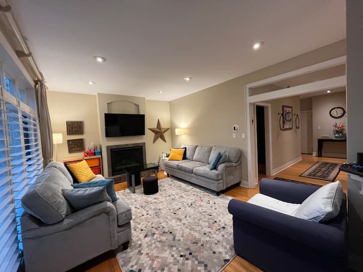 Bedroom With Private Bathroom In A Charming House - オークビル