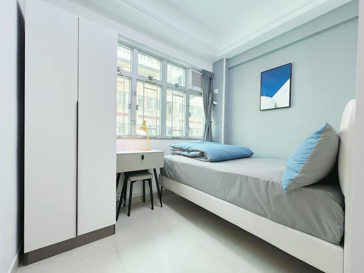 Cozy Window Double Room @ Man Yuen St. Austin Mtr - Tseung Kwan O