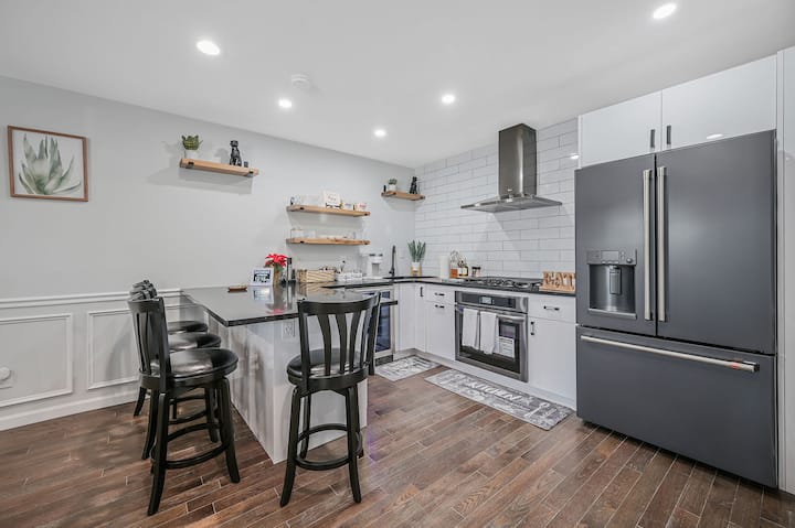 Luxury East Meadow 1st Fl Apt - Westbury, NY