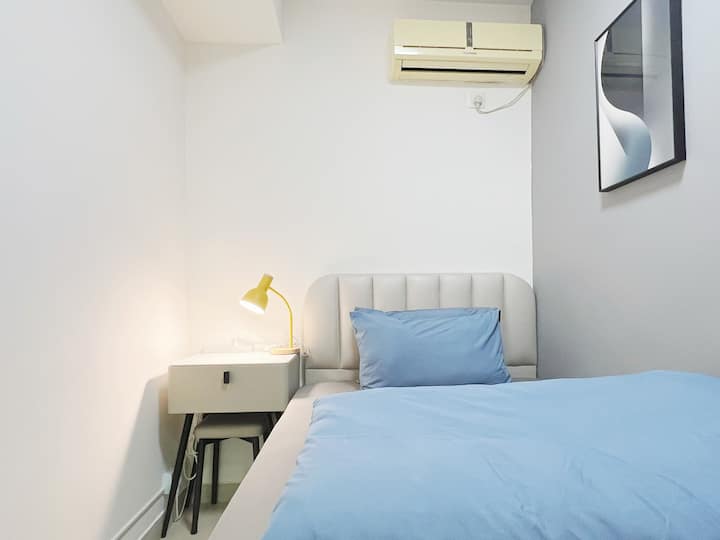 Cozy Simple Double Room @ Man Yuen St. Austin Mtr - Tsim Sha Tsui