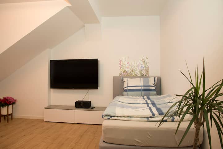 Schöne Ferienwohnung 80m², 2 Bäder, Zentrumnah 3og - Erfurt