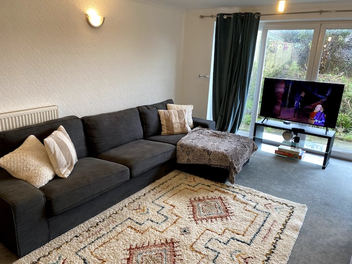 4-bedroom House With Parking - Tonbridge