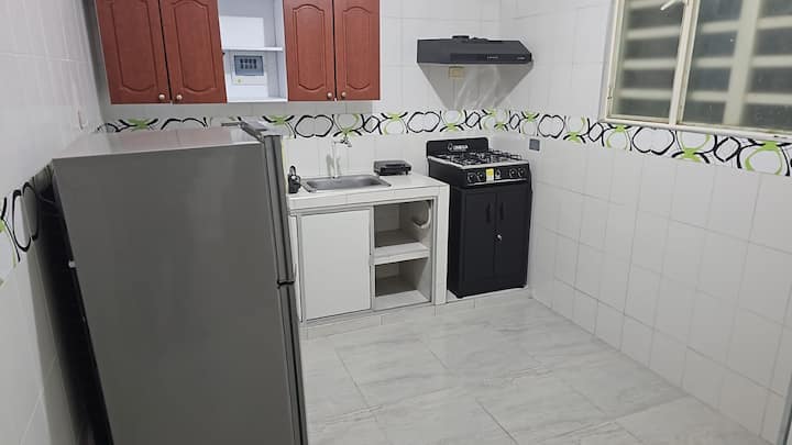 Amplio Y Comodo - La Mesa