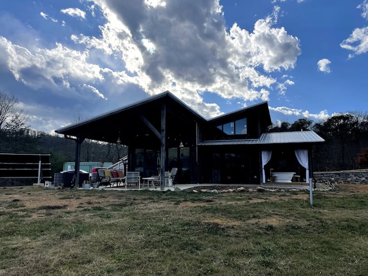 Love Nest At Paint Rock Farm - Hot Springs, NC